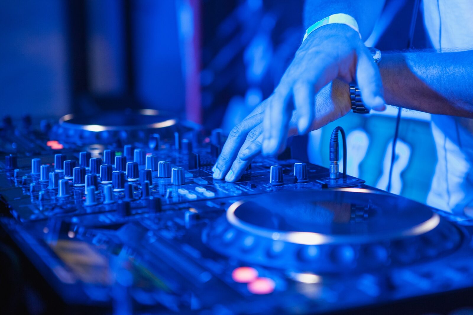 Les 100 meilleurs DJ du monde (toutes générations) - Revienslanuit